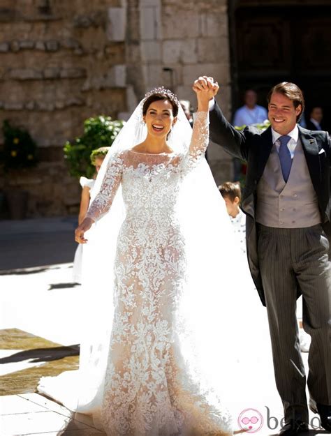 أجمل 7 فساتين زفاف ملكية ارتدينها الملكات والأميرات موقع العروس