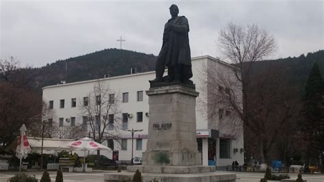 Община Благоевград приема документи за настаняването в 183 социални