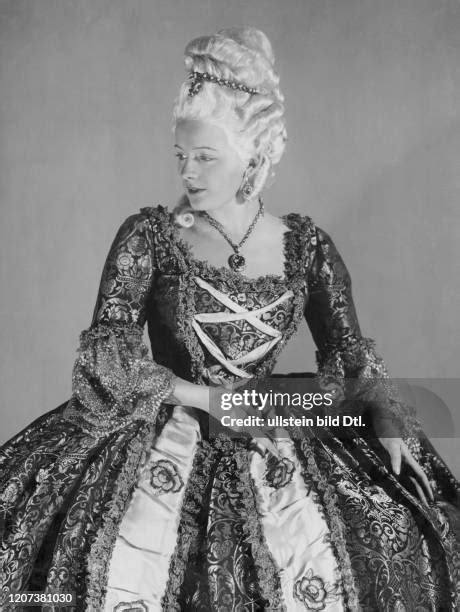 Rococo Wig Photos And Premium High Res Pictures Getty Images