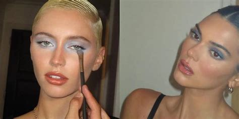 트렌드는 블루 블루코어 메이크업 덴 매거진