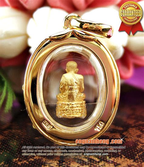 หลวงปู่ทวด เนื้อทองคำเลี่ยมกรอบทองคำดีไซน์สวยแปลก ล้อมเพชรเบลเยี่ยม สวยค่ะ Engnamheng