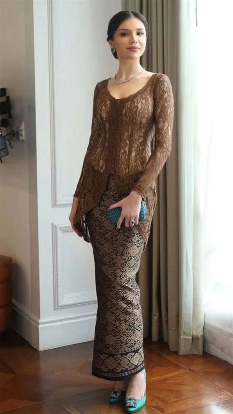 Pin On Myfav Kebaya Dress Batik Fashion Kebaya Simple Kebaya Dress