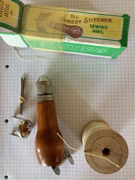 Vintage Speedy Stitcher Nähahle Mit Garn Top Zustand Gebraucht In