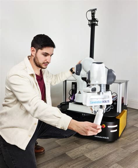 Integration Of 4 Cobots Setup On A Telescopic Column Mounted On
