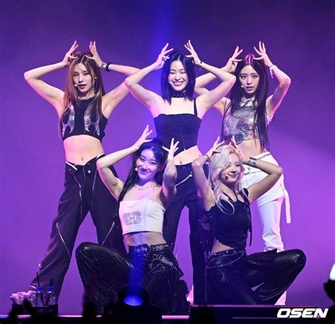 Itzy Itzy Concert Outfit Friend Pictures Poses
