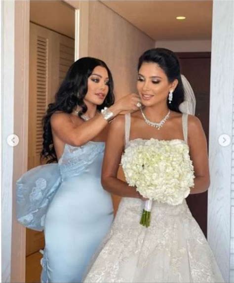 بالصور هيفاء وهبي تشارك جمهورها صوراً من حفل زفاف شقيقتها فنجان