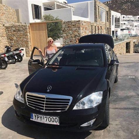 Τζούλια Αλεξανδράτου Γυμνή με φόντο την Ακρόπολη Lifeviews