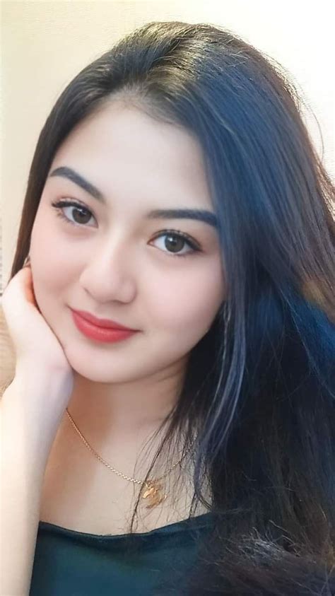 Pin oleh Madara Sp di beauti di 2025 | Wanita cantik, Gadis-gadis cantik, Orang cantik