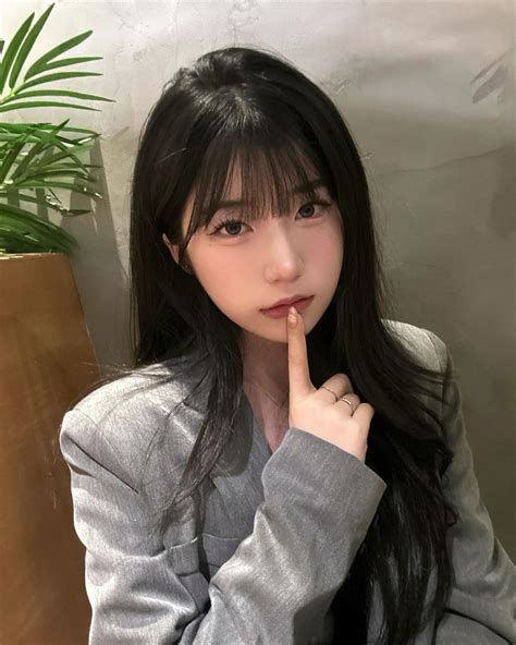 나서하 광고 Lenssis 평소에도 너무 애용하는 샌드 시리즈 Sᴀɴᴅ ɢʀᴀʏ Sᴀɴᴅ ᴏʟɪᴠᴇ 착용감도 좋고 온라인 구매도 가능해서 데일리 렌즈로 추천