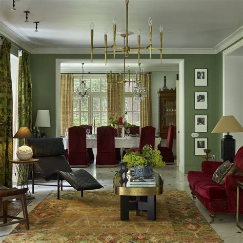 Фото интерьера гостиной дома в стиле неоклассика