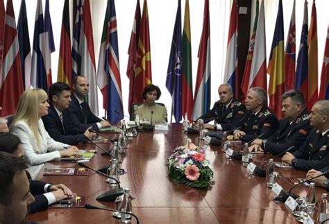 Сиљановска Давкова на состанок со началникот на ГШ и министерот за одбрана Сител Телевизија