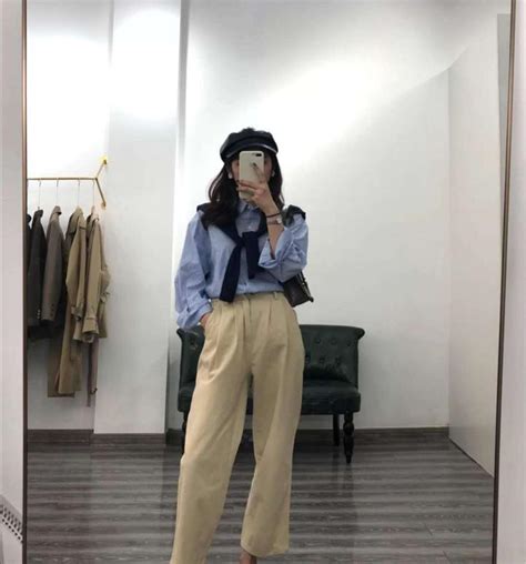 初秋卡其色裤子配什么颜色上衣 知乎