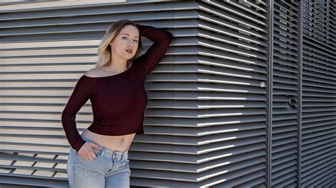 Reasons Why You Should Mostly Take Portraits In Landscape Orientation Become A Better