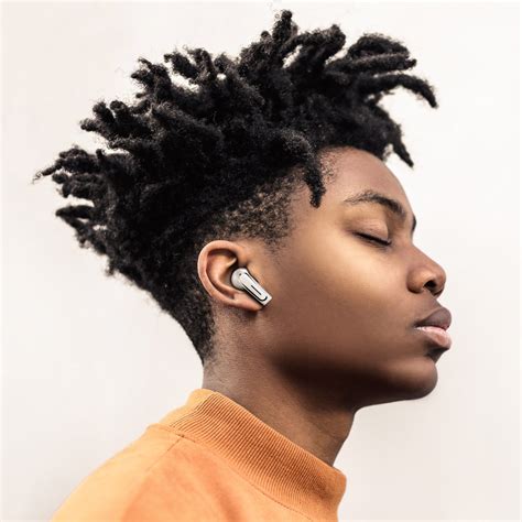 Bone Conduction Headphones Allow Cyclists To Hear Traffic