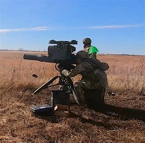 미국에게 깜짝 놀란 이유 미국 병사 3750m를 날아가는 대전차 미사일 사격 훈련 군사돋보기