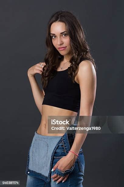 Стокове фото Молода Красива Дівчина В Повсякденному Одязі — Завантажте зображення зараз