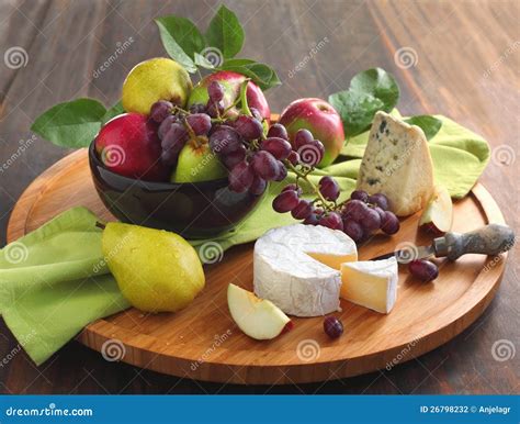Scheda Del Formaggio Con La Frutta Fotografia Stock Immagine Di Gastronomia Entrata 26798232
