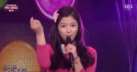 인기가요 김유정 새 Mc로 발탁미스터 츄로 신고식