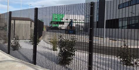 How To Choose The Right High Security Fence Buyers Guide Barkers