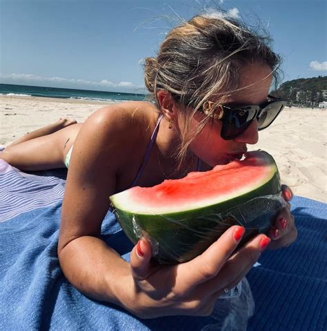 Danielle At The Beach Roranjeleeuwinnen