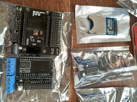 ขายอุปกรณ์สำหรับงาน Arduino แบบต่างๆเป็นของใหม่ในถุงยังไม่แกะเกือบทั้งหมด ขายอุปกรณ์สำหรับงาน