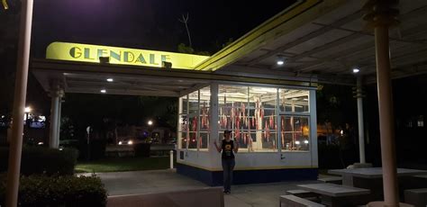 Мини парк Адамс сквер где находится и что посмотреть рядом