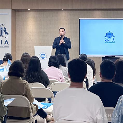 키아광교 코리아헤럴드 국제어학원 10월 12일 정규유치부 입학설명회 현장 공개 아이들의 첫걸음을 응원하기 위해 많은 부모님들과 뜻깊은 시간을 보냈습니다 밝은 미소와