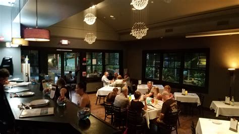Happy Hour Review The Pour House Italian Kitchen And Wine Bar In Kapalua