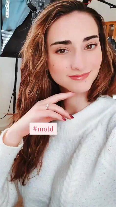 Abigail Shapiro Scrolller