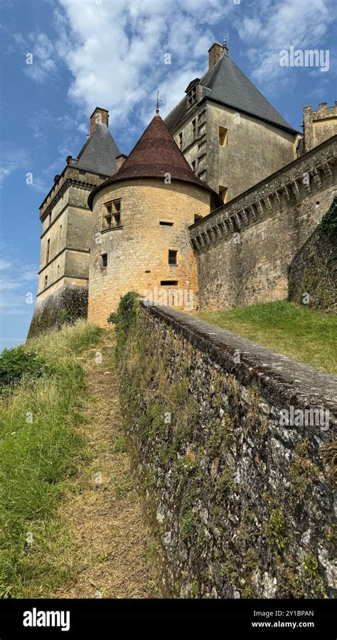 Chateau De Biron Banque De Photographies Et Dimages à Haute Résolution