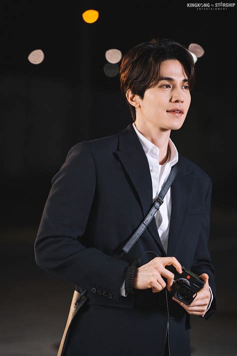 이동욱 영화 ‘싱글 인 서울 포스터 비하인드 공개…주변 공기마저 로맨틱하게 바꾼다