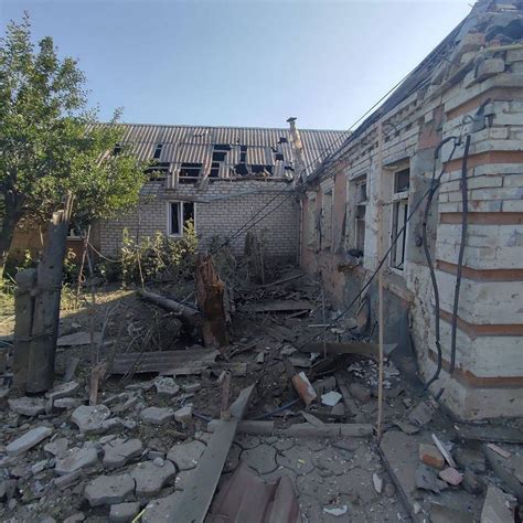 Олександр Саюк показав наслідки обстрілу Нікополя 7 червня фото