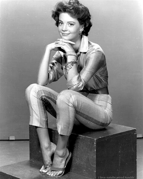 Natalie Wood Love The Capris And Blouse Natalie Wood Movie Stars