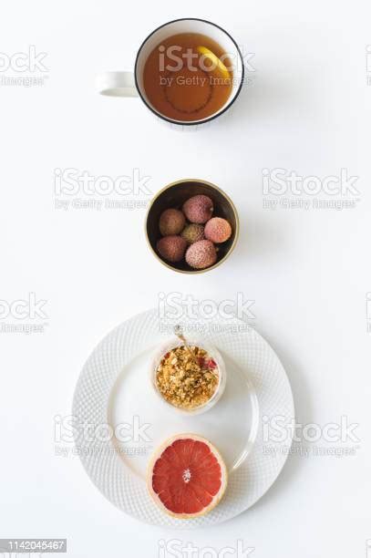 건강 한 아침 식사의 개념입니다 재료 자 몽 그래 놀라 요구르트 열매 평면도 흰색 배경 건강한 생활방식에 대한 스톡 사진 및 기타 이미지 Istock