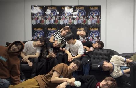 `เบบี้เด๋อ ᯅ̈🐣ヾ On Twitter Rt Octobernight29 สมบัติ หยุดดิ๊ จอมันแนวนอน เลยนอนตามแนวจอ โอ้ย