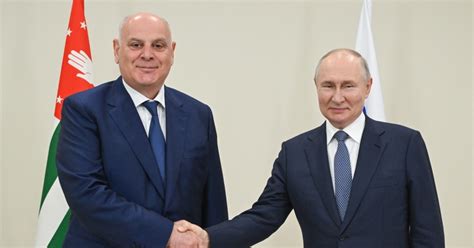 Бжания поздравил Путина с победой на выборах