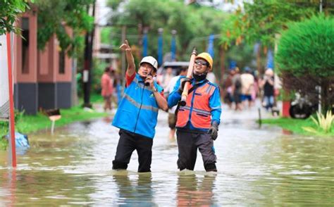 Pln Gerak Cepat Amankan Pasokan Listrik Sejumlah Wilayah Terdampak Banjir Di Gresik