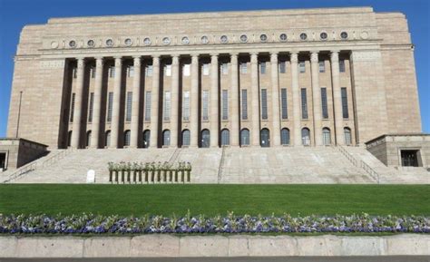 Финландският парламент решава за присъединяването на страната към НАТО Cross Bg