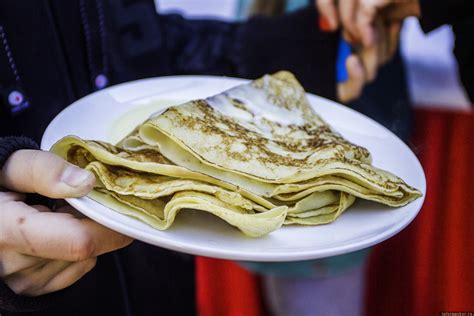 Как выбрать безопасные продукты к Масленице объяснили псковичам