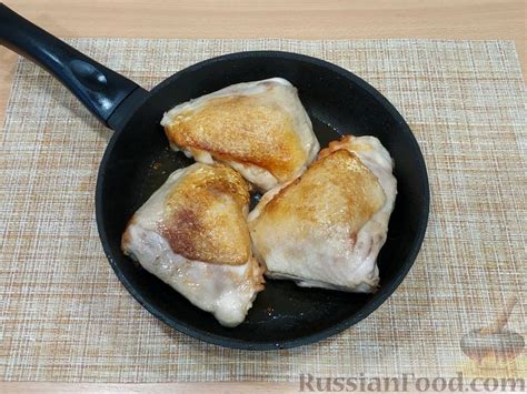 Рецепт Куриные бёдрышки тушенные с вишней и коньяком на