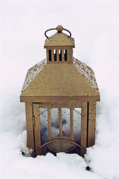 무료 이미지 눈 감기 겨울 화이트 비 빗방울 젖은 황금의 칸델라 탑 날씨 닫기 조명 시즌 똑똑 떨어지는 물방울 소리 이슬 방울 빛나는