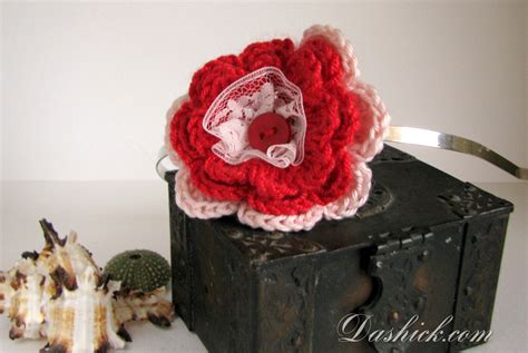 диадеми украсени със свежи и весели цветя плетени с качествени памучни прежди и украсени с