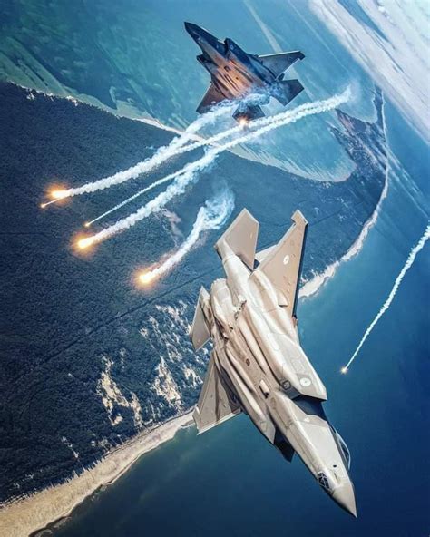 Fighter Jets Deploying Flares Artofit