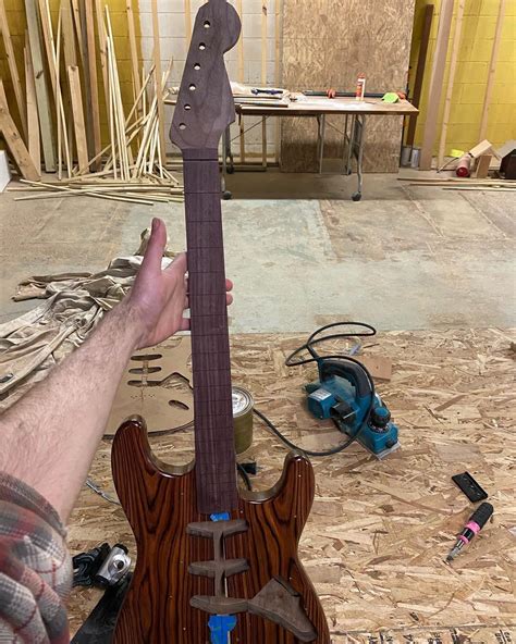 Lil Bit More Rluthier