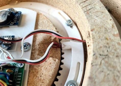 Minimalist Magnetic Clock Geeky Gadgets