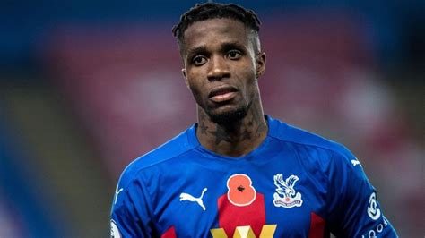 សាហាវម្ល៉េះ តារាឆ្នើម Premier League ម្នាក់នេះប្រកាសឈប់លត់ជង្គង់មុនការប្រកួត