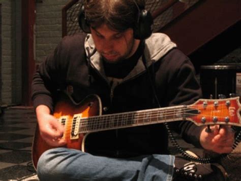 Music Lifestyle How To Tune Up The Guitar And Bass