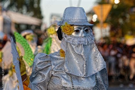 Belle Touloulou Avec Son Chapeau à La Parade Du Littoral De Kourou En