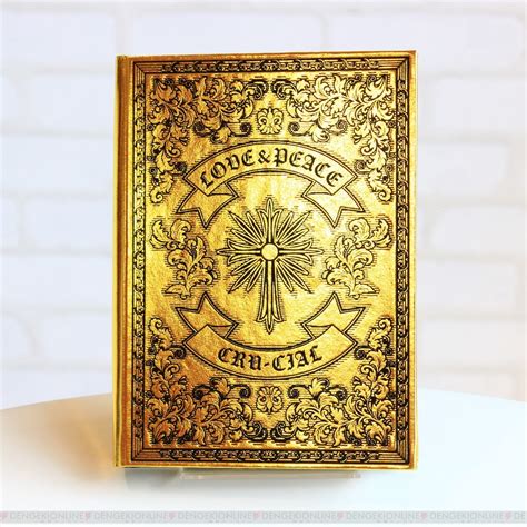 召喚魔法が使えそう？ メタリック装丁が美しい『黒魔術ノート』が登場 電撃オンライン