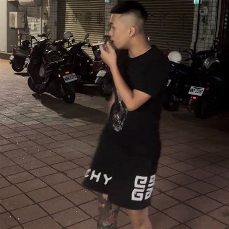 嘉 Jia Wang • Threads Say More